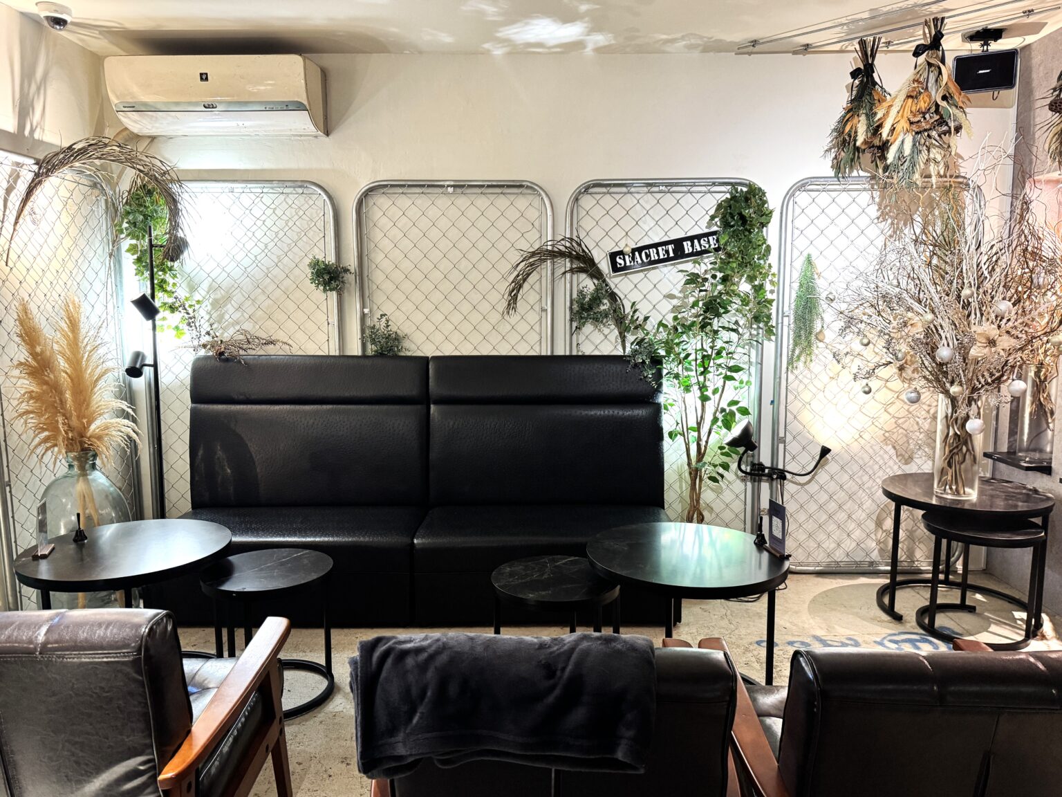 【Seacret Base Cafe&Shisha Bar】アパートの中のおしゃれ空間！シーシャを楽しめる隠れ家カフェ＆バー｜ナカメディア