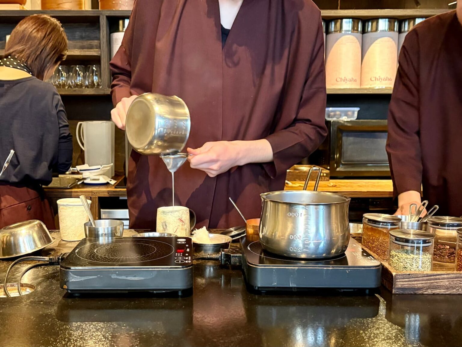 【中目黒】本格マサラチャイを堪能！行列が絶えないネパール茶専門店「Chiyaba」で至福の一杯を｜ナカメディア